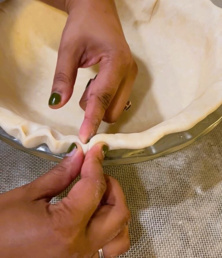 Mastering Pretty Pie Crust Edges: Easy Tips for Beautiful Pies - Flour ...
