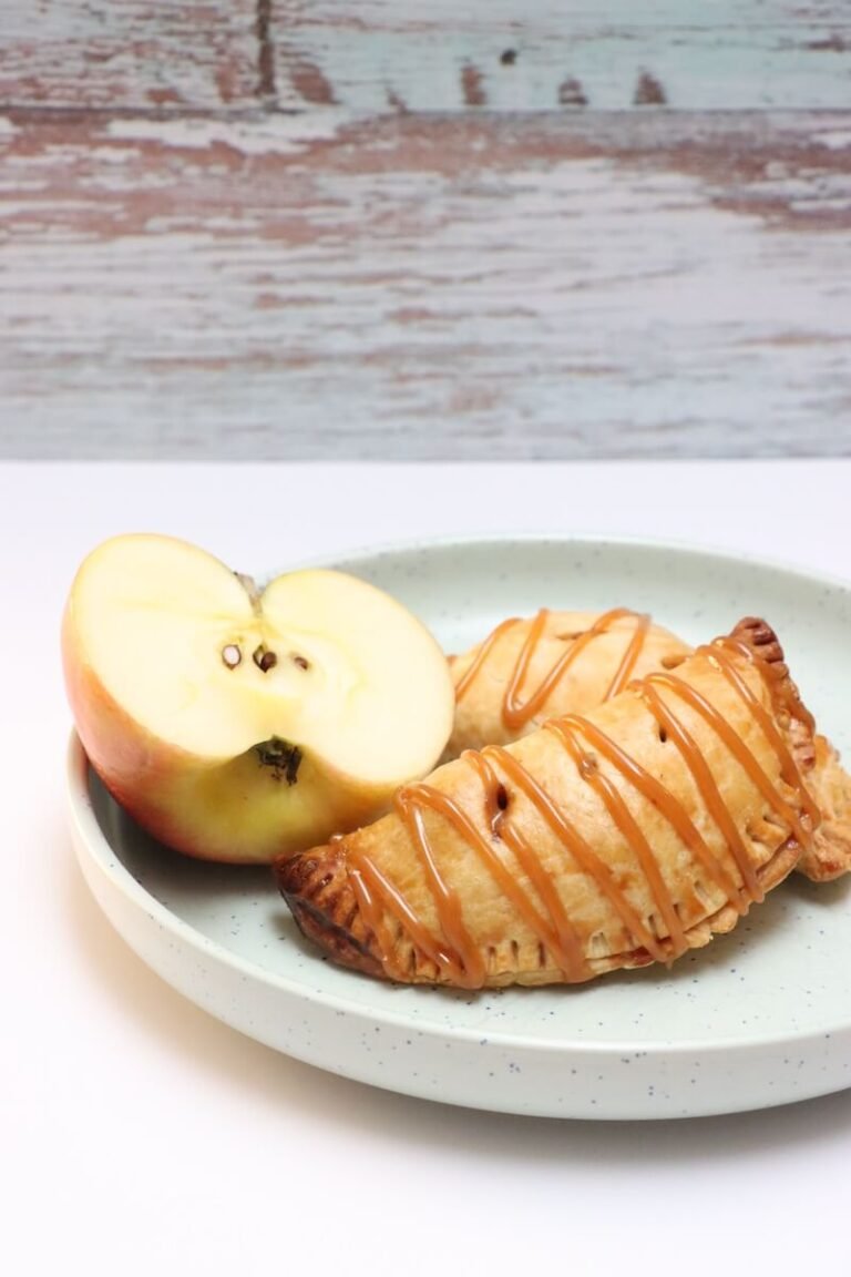 Mastering Pretty Pie Crust Edges: Easy Tips for Beautiful Pies - Flour ...
