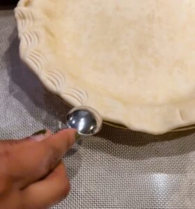 Mastering Pretty Pie Crust Edges: Easy Tips for Beautiful Pies - Flour ...